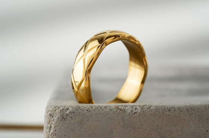 Engagement Ring on Wedding Day: Etiquette and Traditions